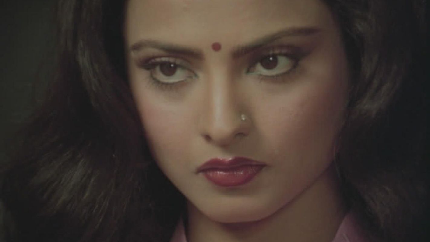 Silsila Movie (1981) | Release Date, Review, Cast, Trailer, Watch ...