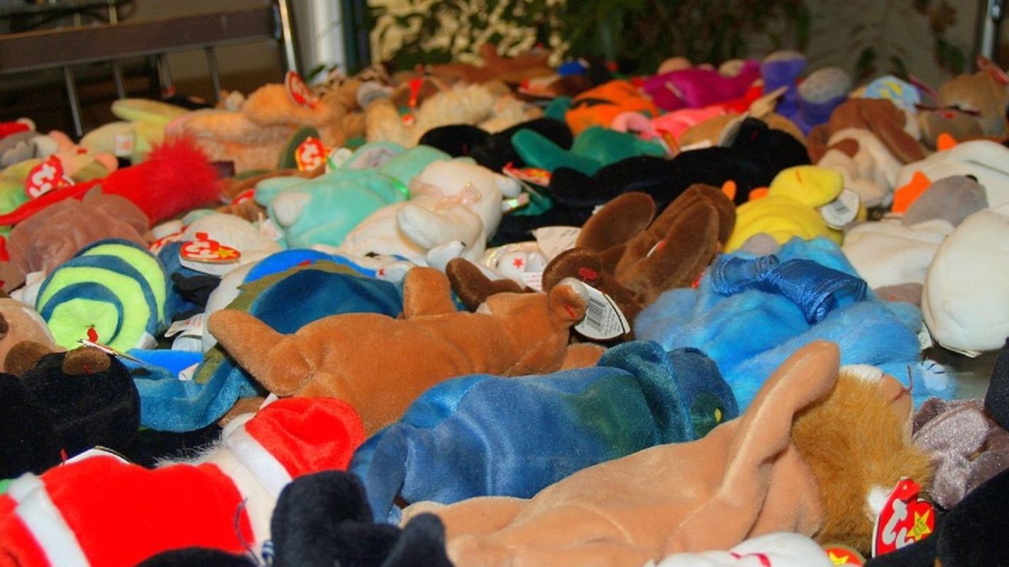 The Beanie Bubble Movie (2023) | Release Date, Review, Cast, Trailer, Watch Online at Apple TV+ ...