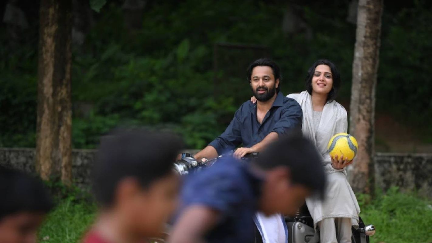 Shefeekkinte Santhosham Movie (2022) | Release Date, Review, Cast ...