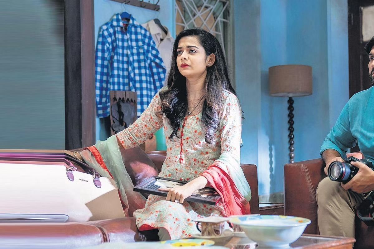 Tribhanga Movie (2021) | Release Date, Review, Cast, Trailer, Watch ...