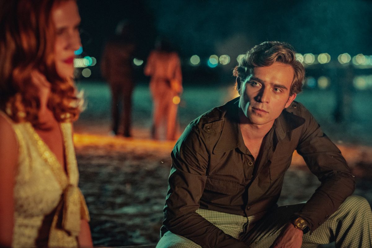 Glitter TV Series (2022) | Release Date, Review, Cast, Trailer, Watch ...
