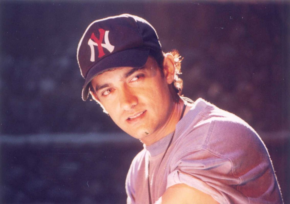 Ghulam Movie (1998) | Release Date, Review, Cast, Trailer - Gadgets 360