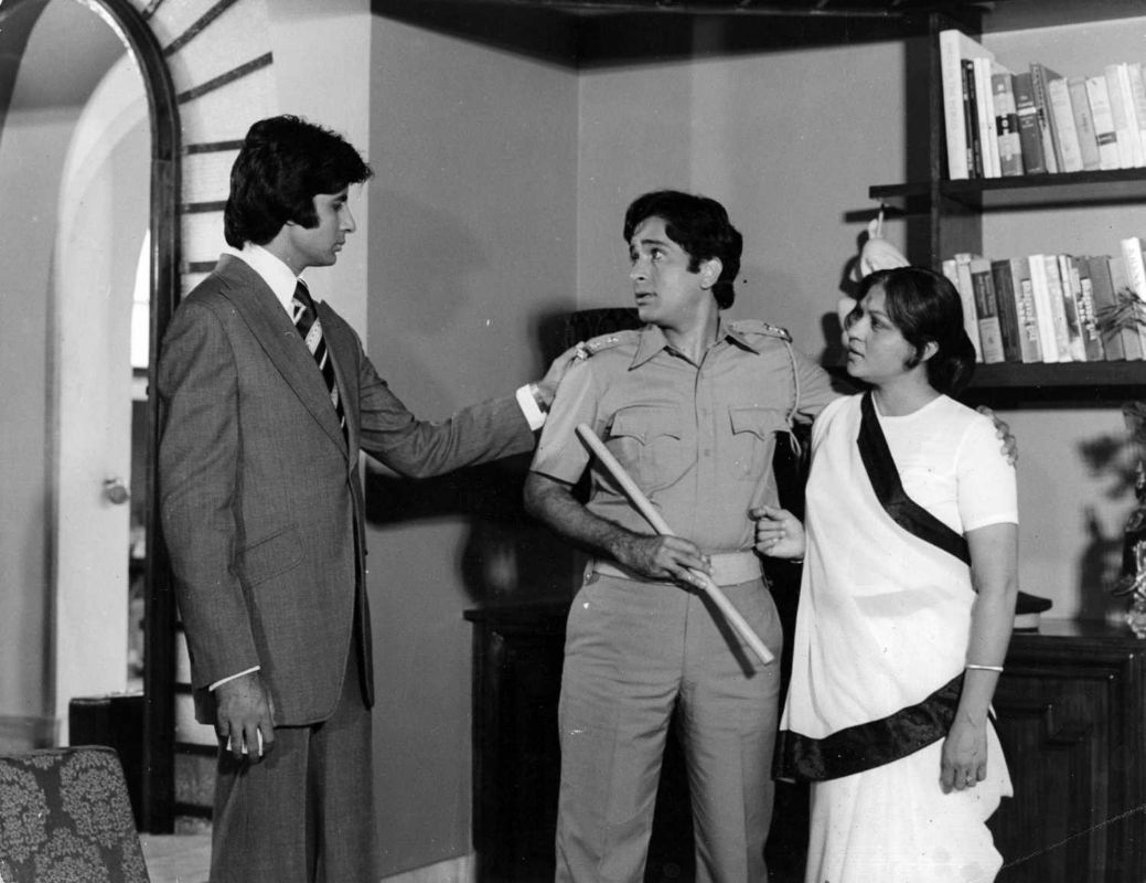 Deewaar Movie (1975) | Release Date, Review, Cast, Trailer, Watch ...