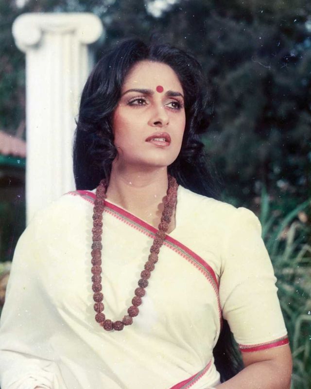 Jaadugar Movie (1989) | Release Date, Review, Cast, Trailer, Watch Online at YouTube - Gadgets 360